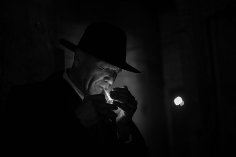 Film Noir Photography: Definition & Example Images Analysed